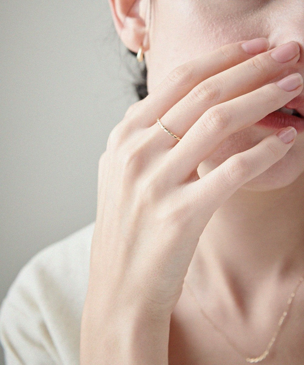 [レイヤード] K10YG ツイスト リング（710974） ｜ women（ウィメンズ） ｜ ete／ete bijoux | エテ／エテビジュー 公式サイト